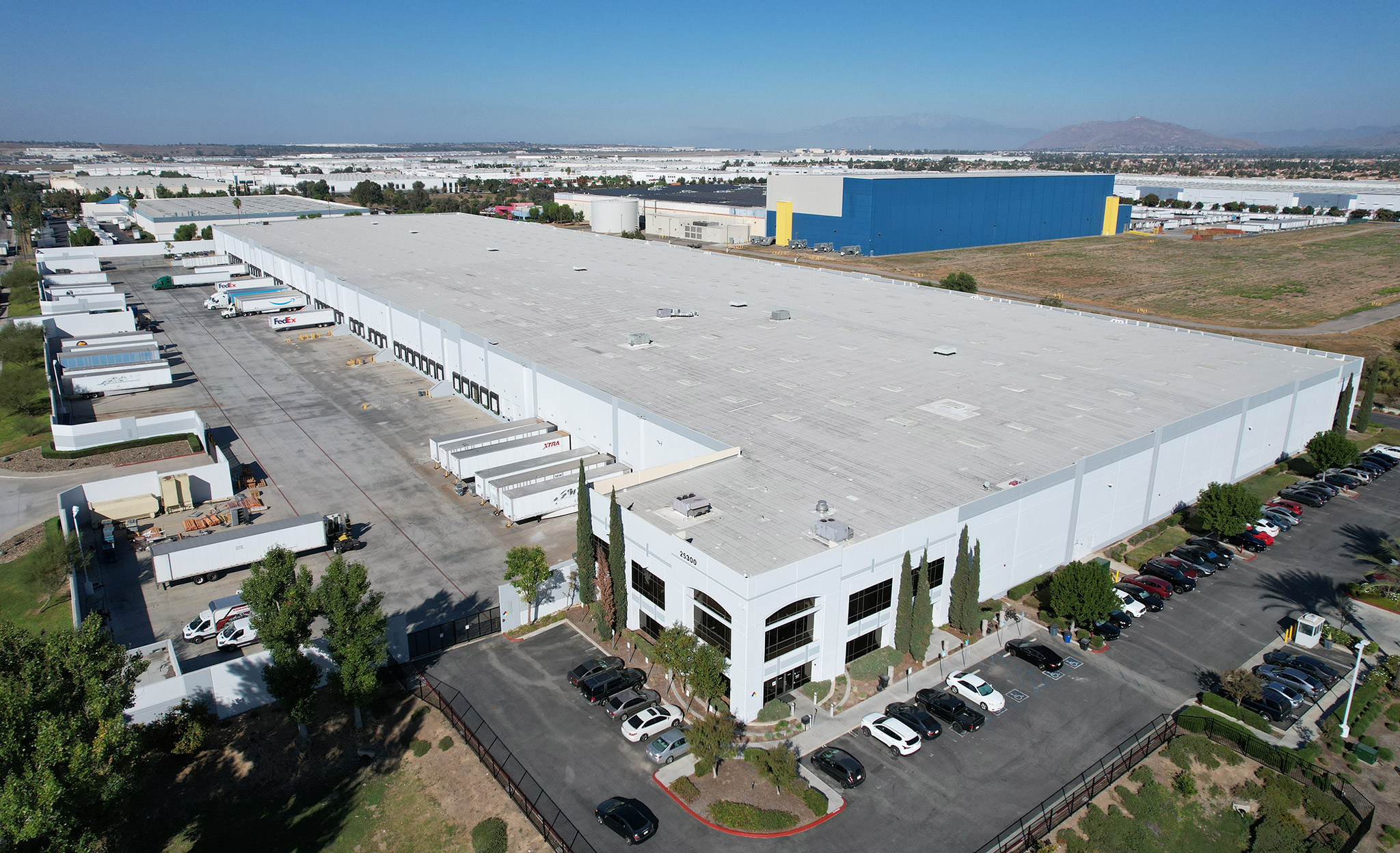 Globe Distribution Center | Building Information
