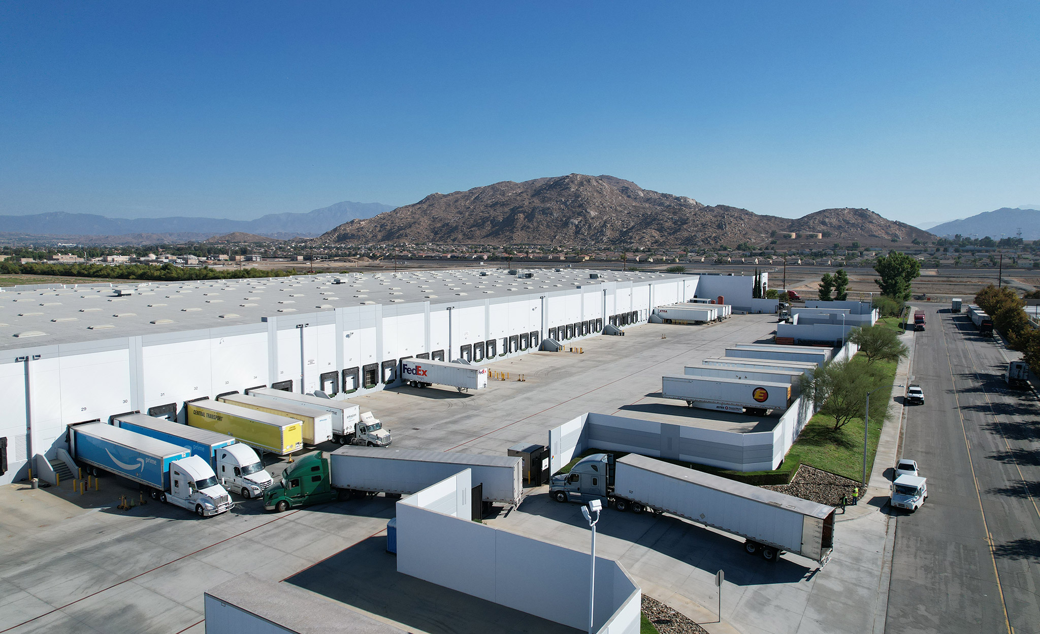 Globe Distribution Center | Building Information