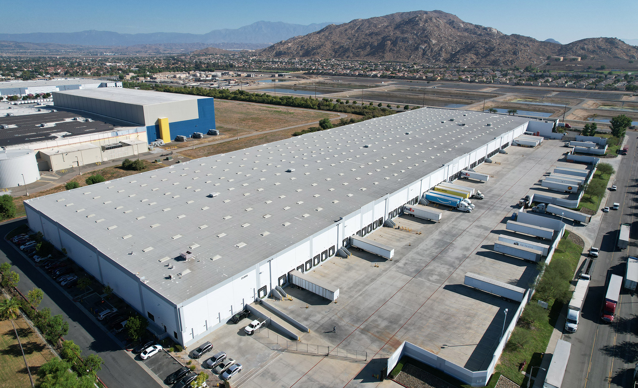 Globe Distribution Center | Building Information