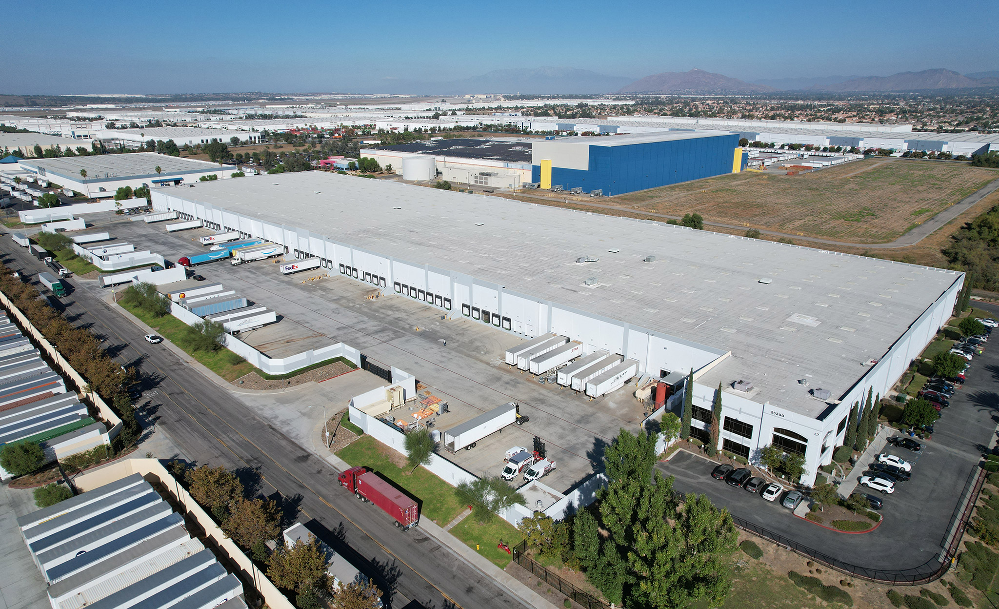Globe Distribution Center | Building Information